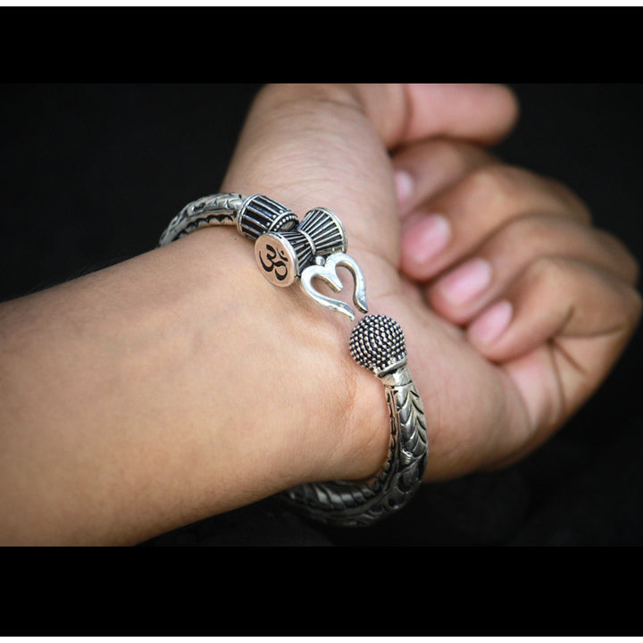 Buy Silver Trishul Damru Kada – Jewllery Design